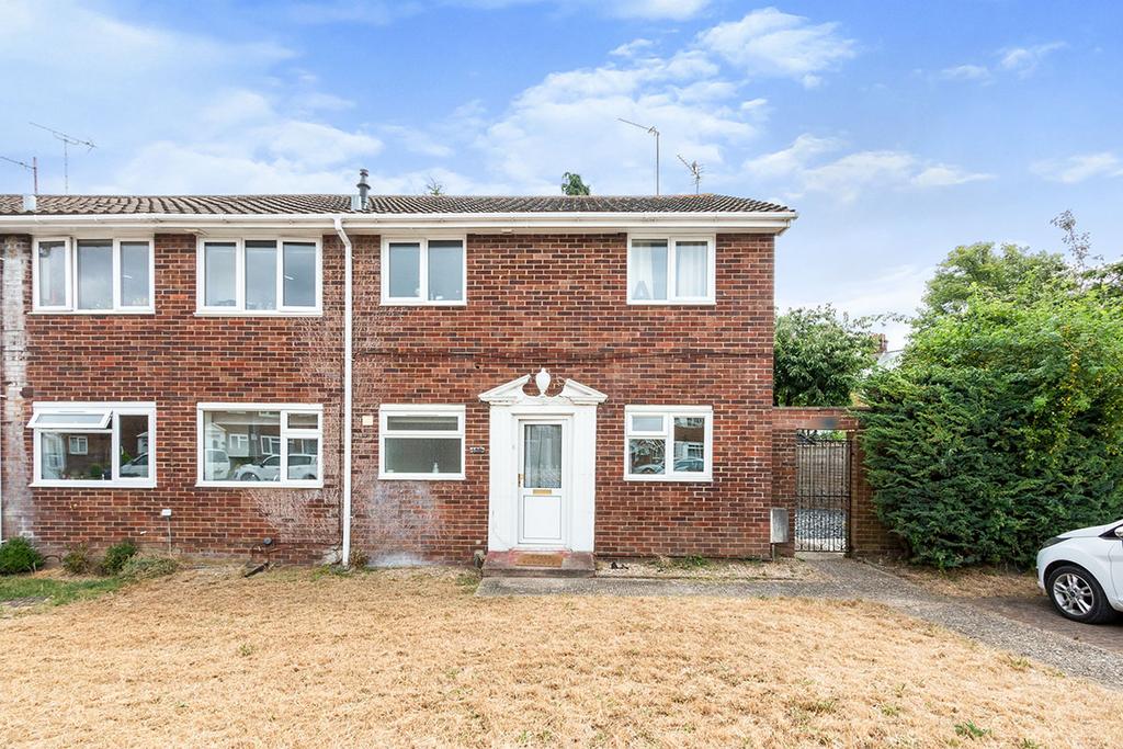 Penrith Road, Hampshire RG21 2 bed maisonette - £1,250 pcm (£288 pw)