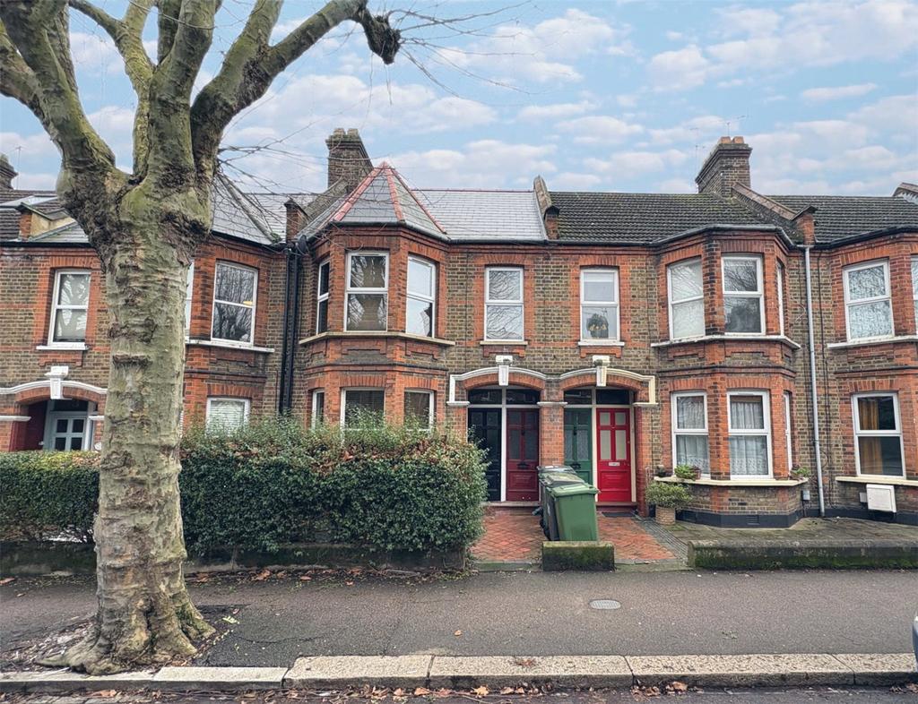Edward Road, Walthamstow E17 2 bed flat - £1,900 pcm (£438 pw)