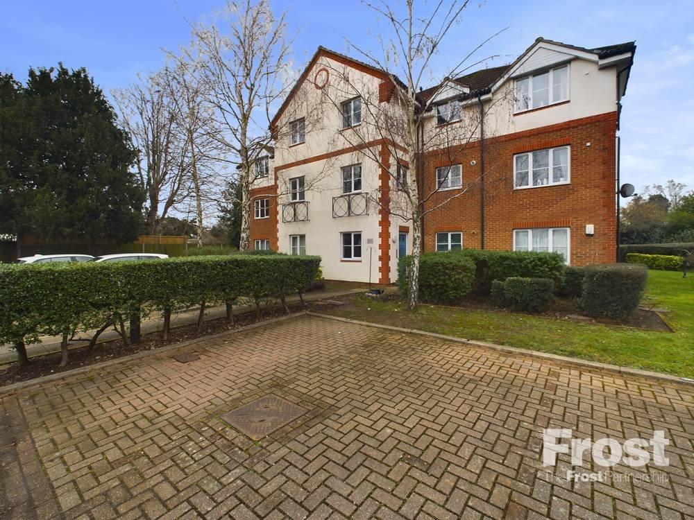 Chantry Close, Sunbury-on-Thames... 2 bed apartment for sale - £330,000