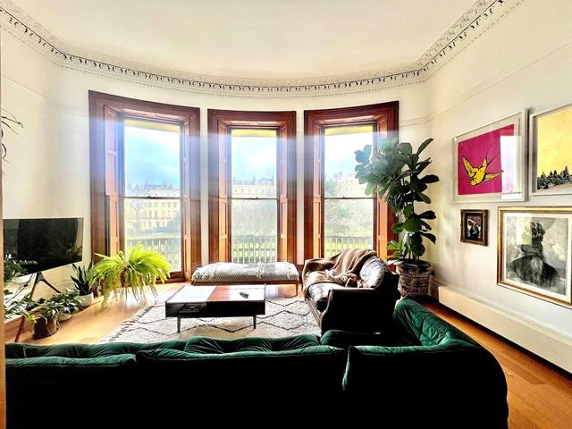 Brunswick Square, Hove BN3 1EH 2 bed apartment - £2,150 pcm (£496 pw)
