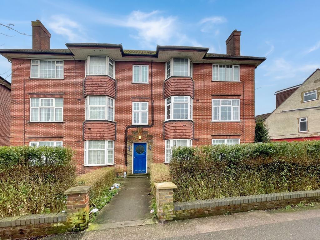 Dunstable Court, Dunstable Road... 2 bed flat - £120,000