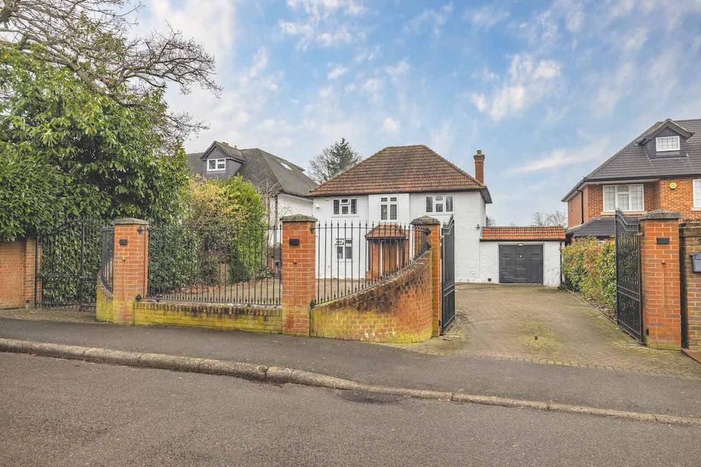 Old Slade Lane, Richings Park SL0 4 bed detached house for sale - £ ...