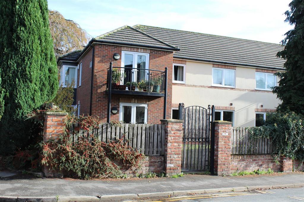 Brampton Court, 51 Station Road, Brough 2 bed flat - £650 pcm (£150 pw)