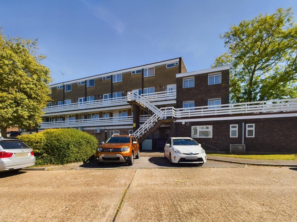 Peartree Close, South Ockendon... 3 bed maisonette for sale - £250,000
