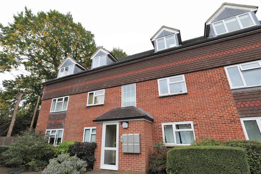 5 Larch CloseOxford 2 bed flat - £1,210 pcm (£279 pw)