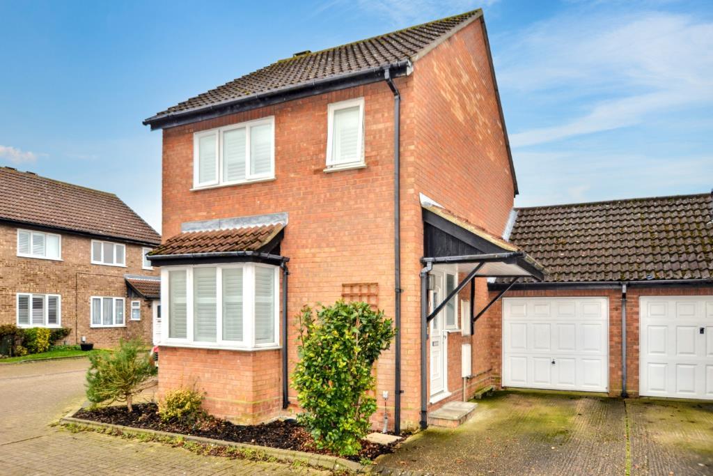 Cedar Close, SHEFFORD 3 bed detached house - £350,000