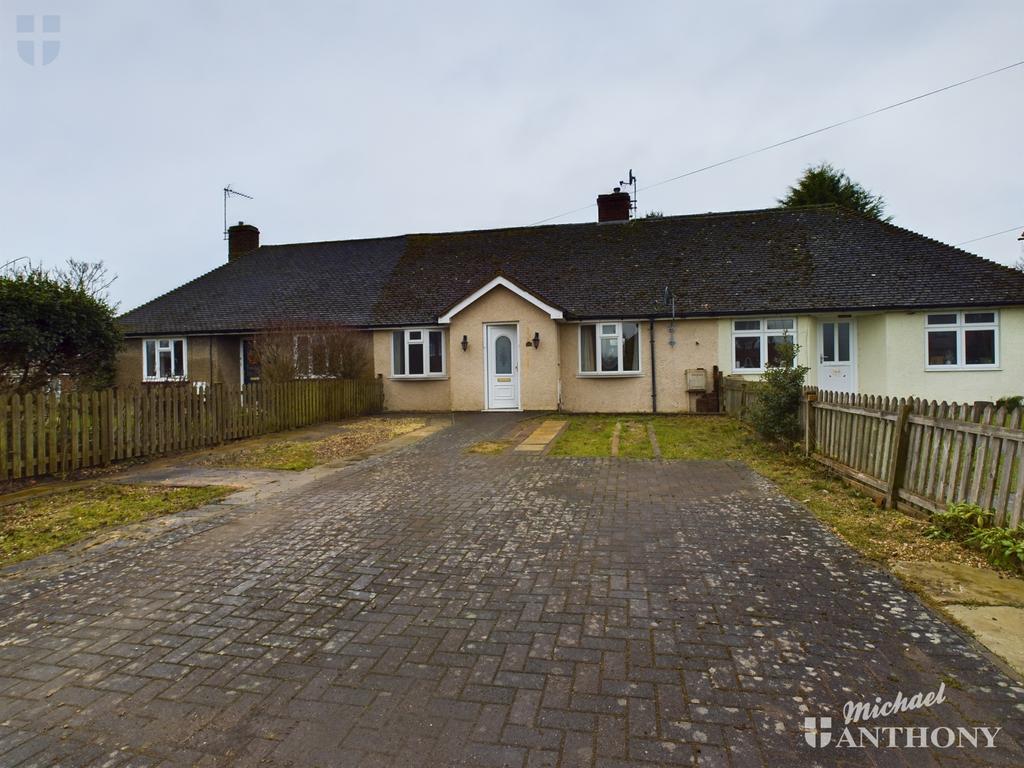 Great Lane, Bierton, Aylesbury... 2 bed terraced bungalow for sale - £ ...