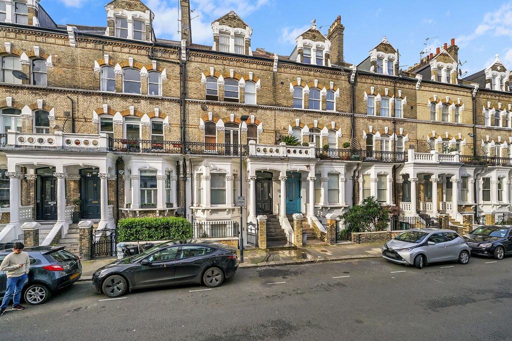 Gunterstone Road, London, W14 2 bed flat - £2,500 pcm (£577 pw)