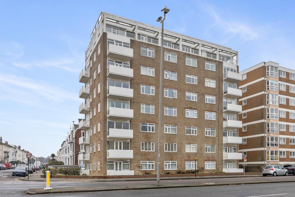 St. Catherines Terrace, Hove BN3 2 bed apartment for sale - £300,000