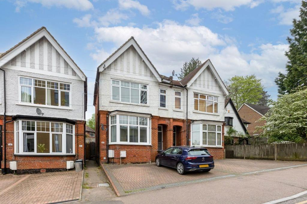 London Road, Sevenoaks TN13 1DJ 2 bed flat - £1,650 pcm (£381 pw)