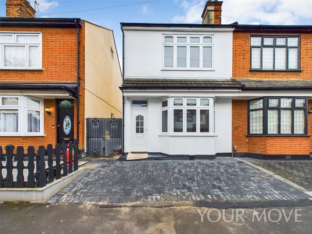 Norfolk Road, Romford RM7 3 bed semi-detached house for sale - £500,000