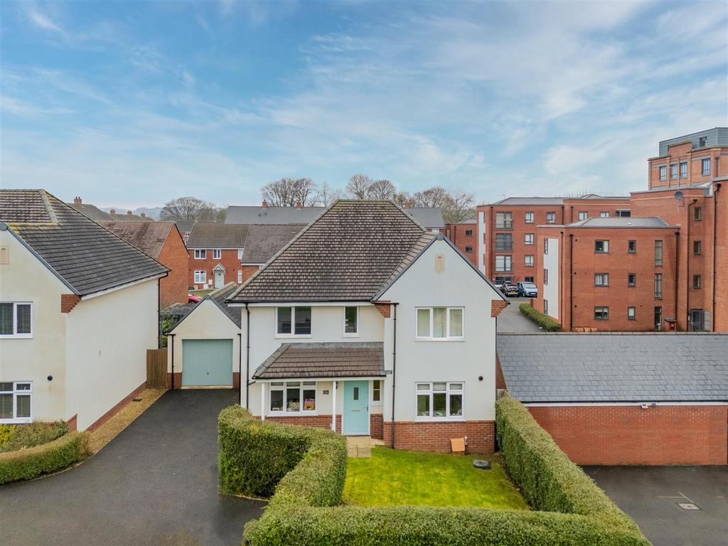 Titus Way, Keynsham, Bristol 4 bed detached house - £750,000