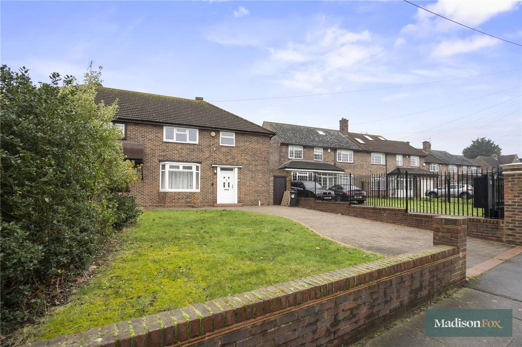 Romford Road, Chigwell IG7 3 bed semi-detached house to rent - £2,250 ...