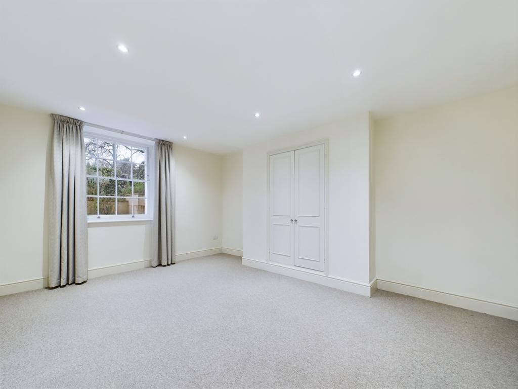 Ellingham House, Pittville Lawn... 2 bed flat - £1,200 pcm (£277 pw)