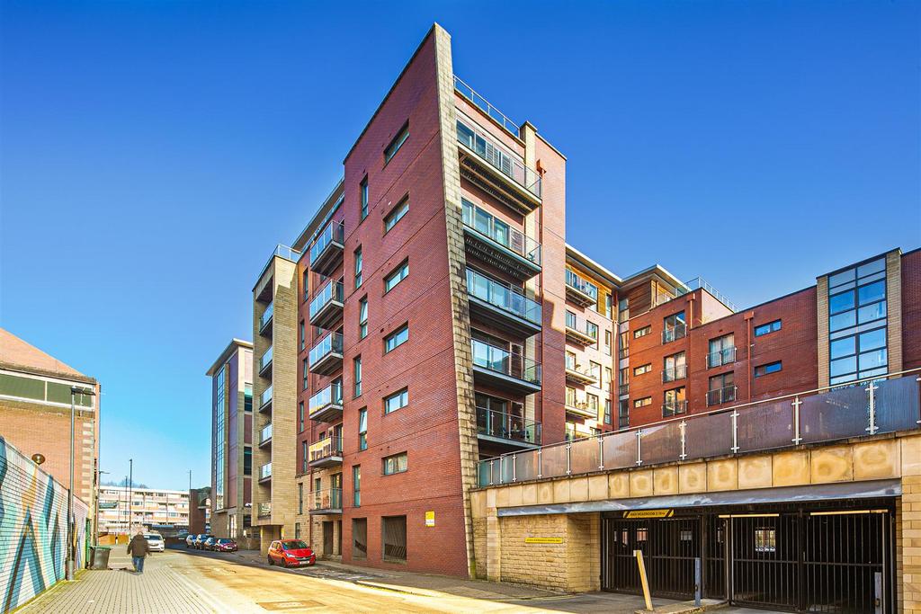 119 Porter Brook, Sheffield, S11 8HW 1 bed flat - £125,000
