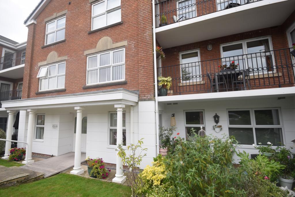 Poachers Trail, Lytham St. Annes... 2 bed apartment - £850 pcm (£196 pw)