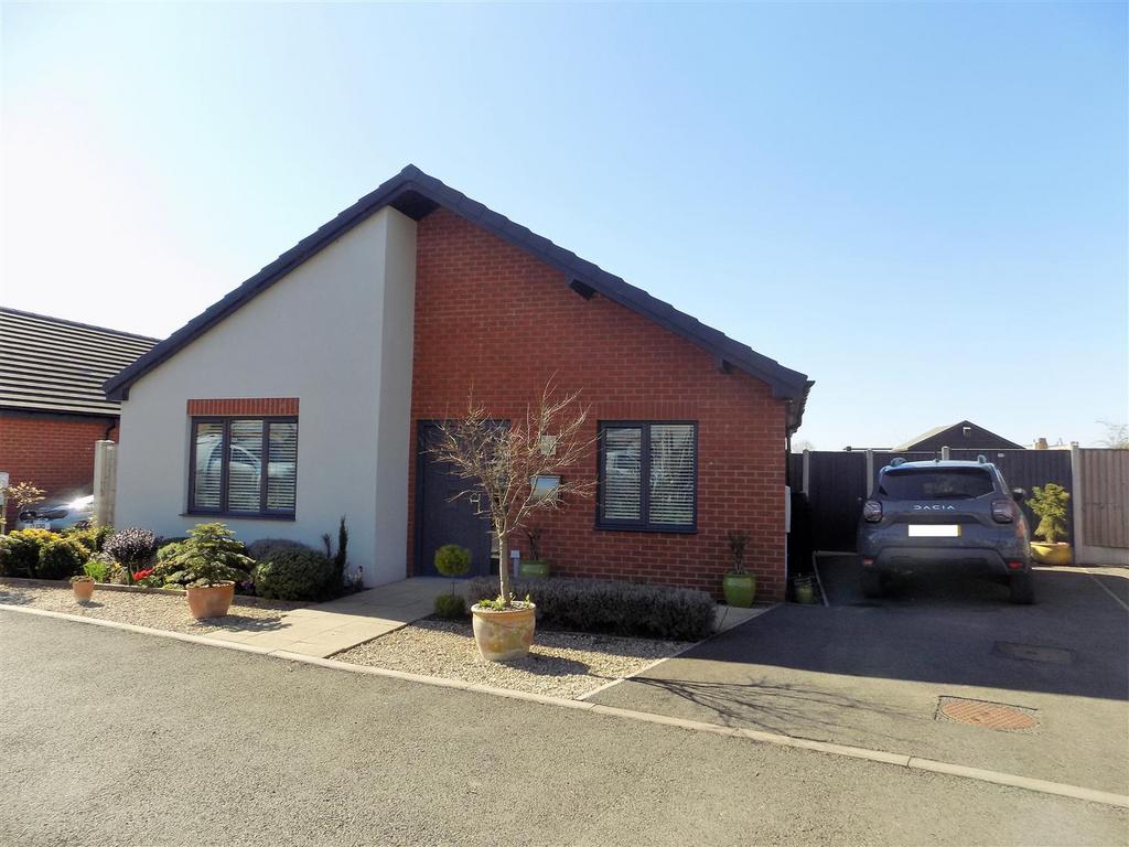 Works Lane, Barnstone 2 bed detached bungalow for sale - £105,000