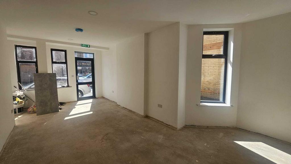Large commercial space in Central... Property to rent - £500 pcm (£115 pw)