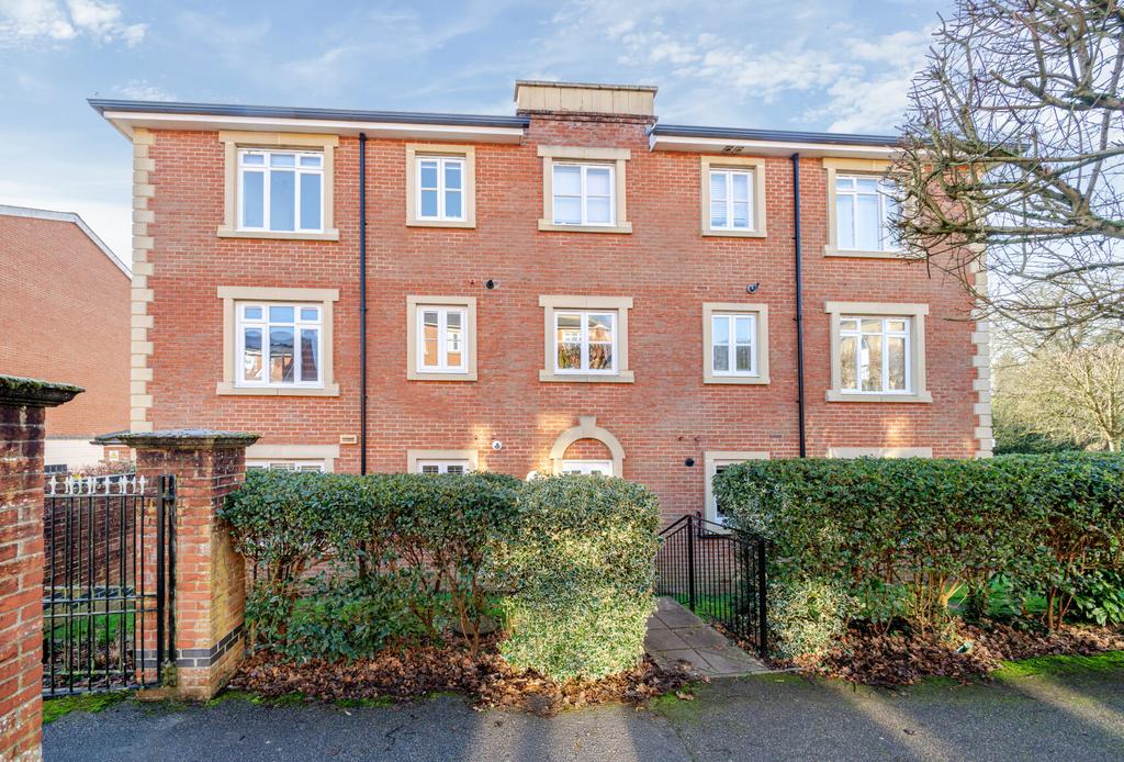 Reed Drive, Surrey RH1 2 bed apartment - £280,000