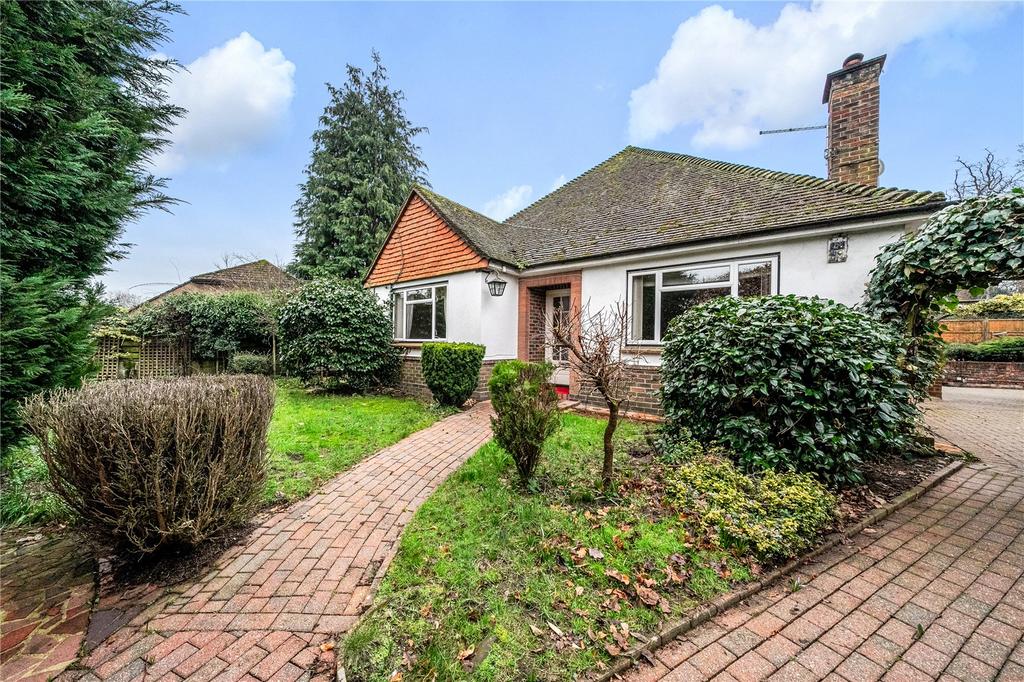 Send Hill, Send, Woking, Surrey, GU23 3 bed bungalow for sale - £600,000