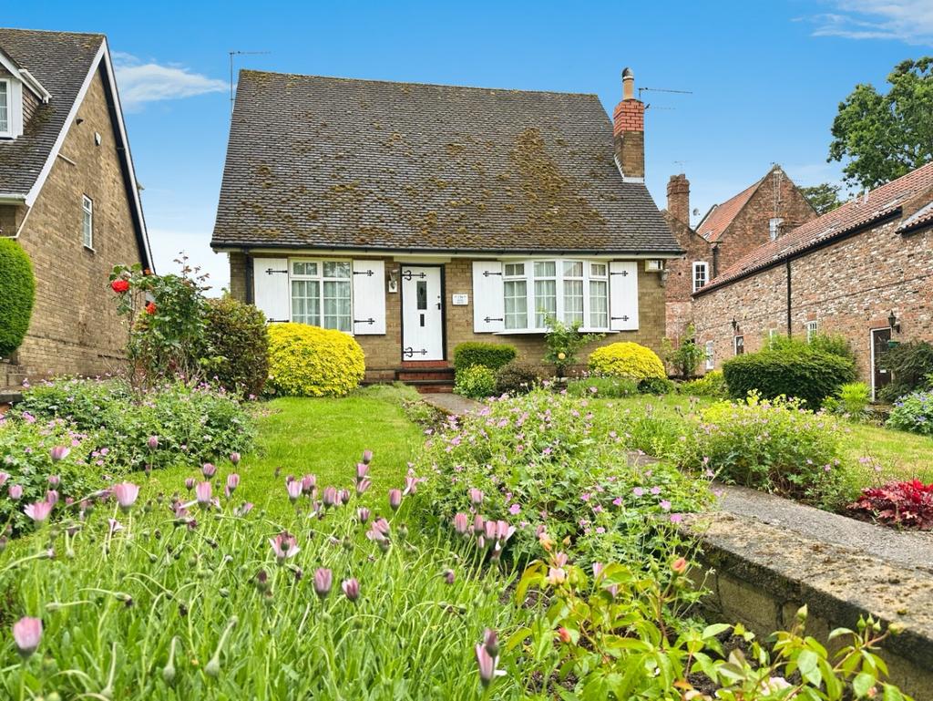 Main Street, Willerby, Hull, East... 3 bed detached bungalow for sale ...