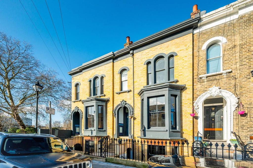 Alderney Road E1, Stepney, London, E1 3 bed terraced house - £1,150,000