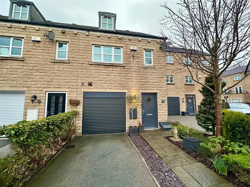 Copley Drive, Copley, Halifax 3 bed townhouse - £300,000