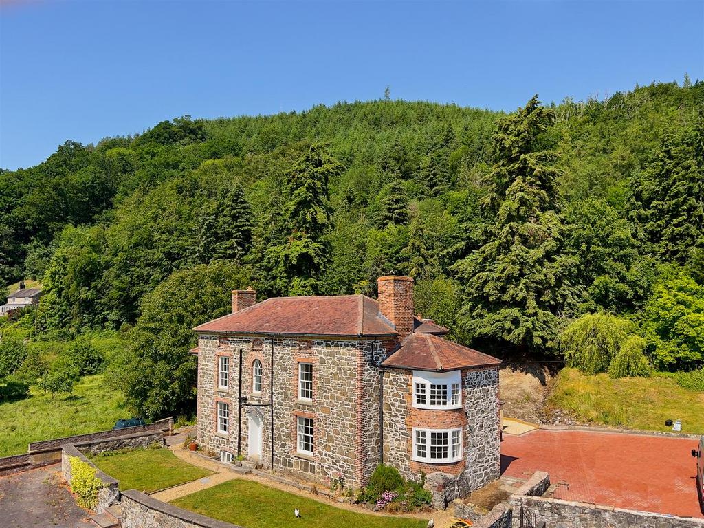 Bron Y Maen, Meifod 4 bed country house - £1,750 pcm (£404 pw)