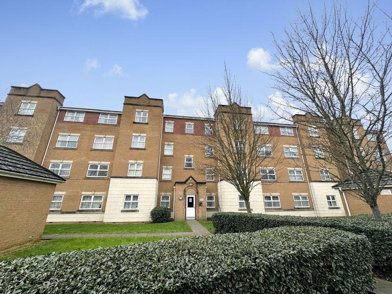 Pickfords Gardens, Slough, SL1 2 bed flat - £1,400 pcm (£323 pw)