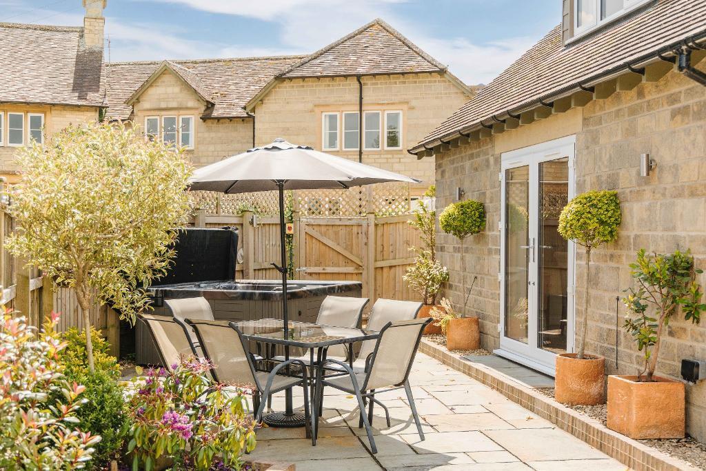 Coaley, Dursley GL11 4 bed semi-detached house for sale - £850,000