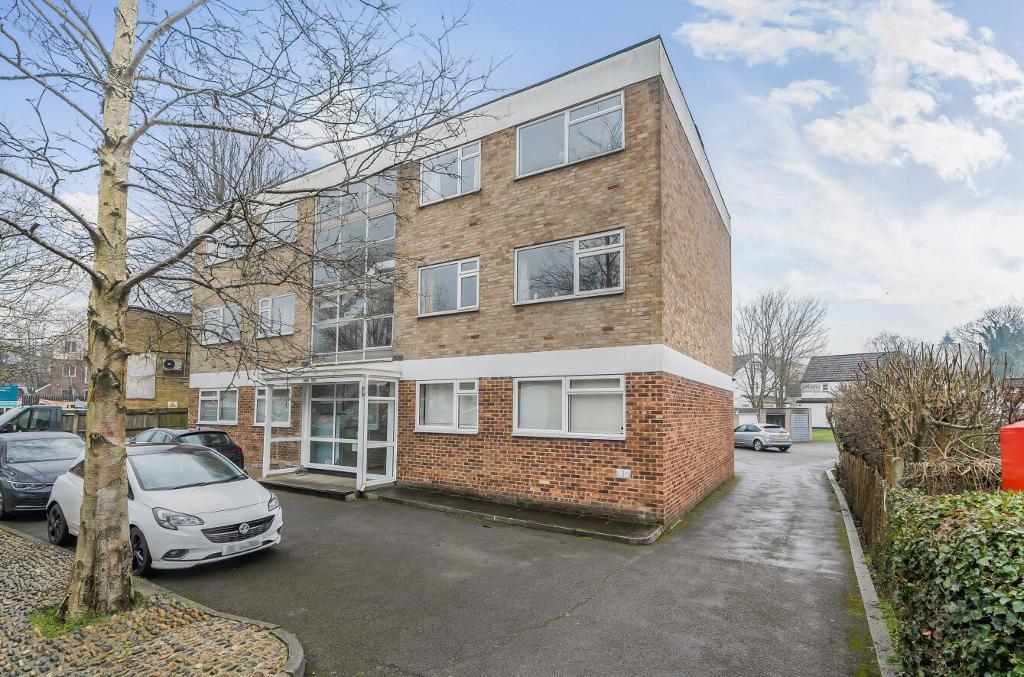 Whyteleafe Hill, Whyteleafe, CR3 0AA 2 bed flat for sale - £200,000