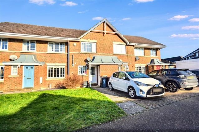 Puddingstone Drive, St. Albans 2 bed terraced house - £500,000