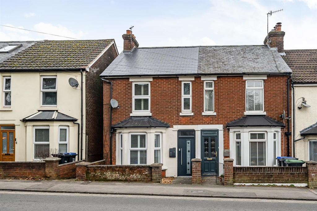Devizes Road, Salisbury SP2 2 bed end of terrace house - £1,250 pcm (£288 pw)