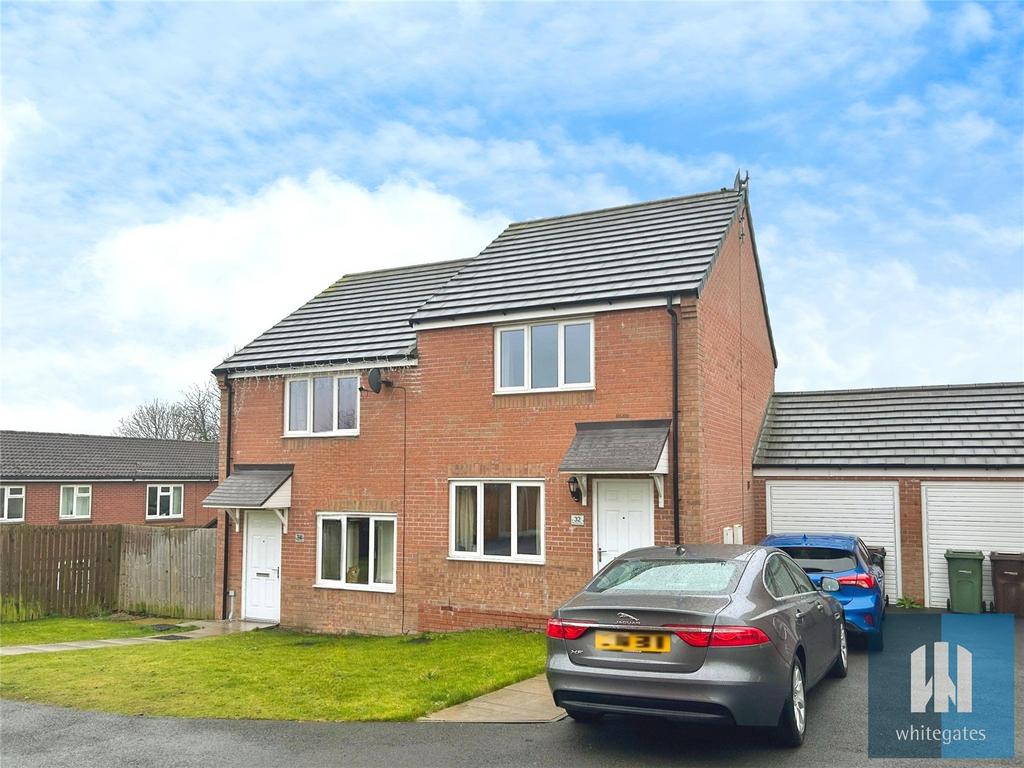 Woodland Walk, Upton, Pontefract, WF9 2 bed semi-detached house for ...