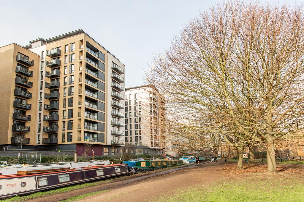Palmers Road, Bethnal Green, E2 2 bed flat - £625,000