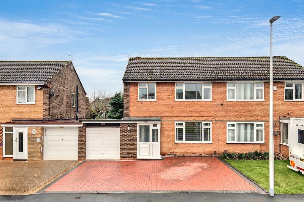 Fair Lawn, Wolverhampton WV7 3 bed semi-detached house for sale - £310,000