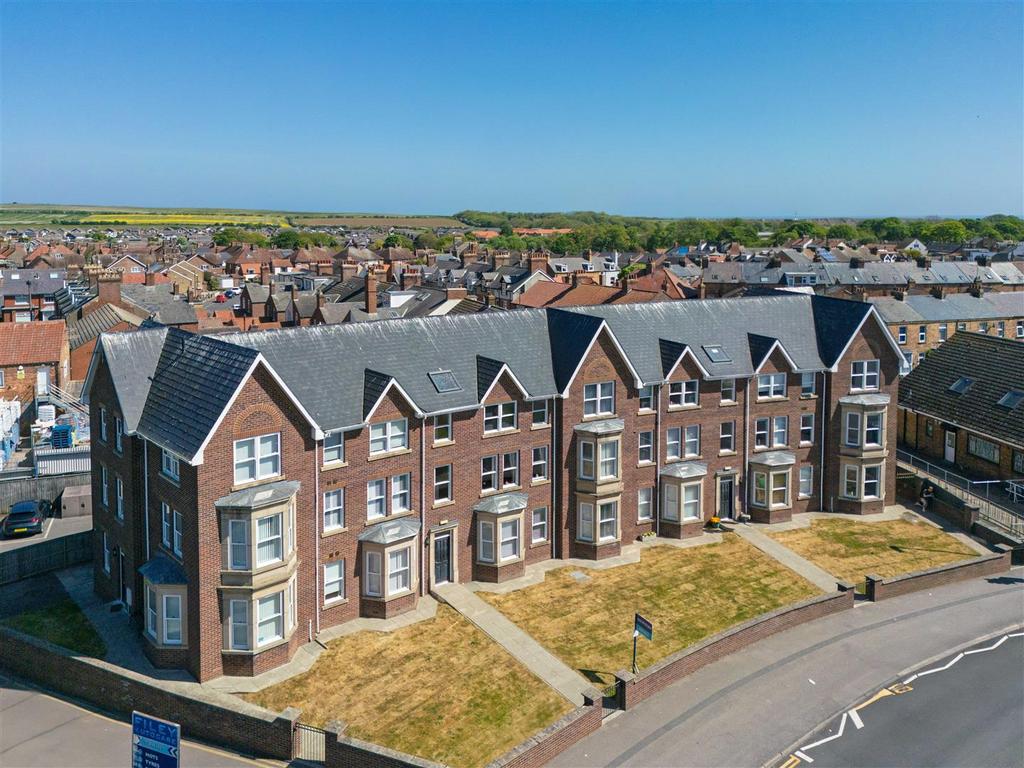Jubilee Court, Station Avenue, Filey 2 bed flat for sale - £155,000