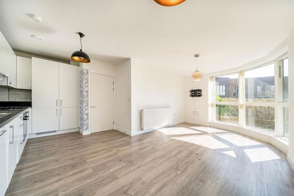 Tudway Road, London SE3 3 bed flat - £2,500 pcm (£577 pw)