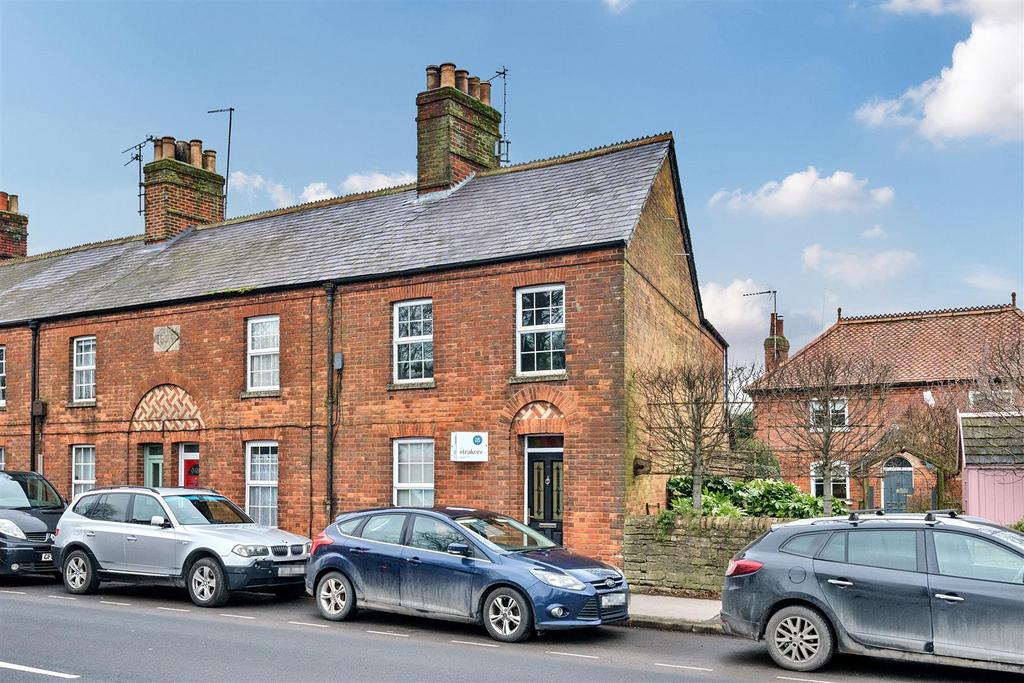Estcourt Street, Devizes 3 bed end of terrace house for sale - £275,000