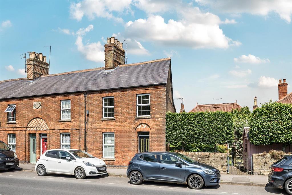 Estcourt Street, Devizes 3 bed end of terrace house for sale - £255,000