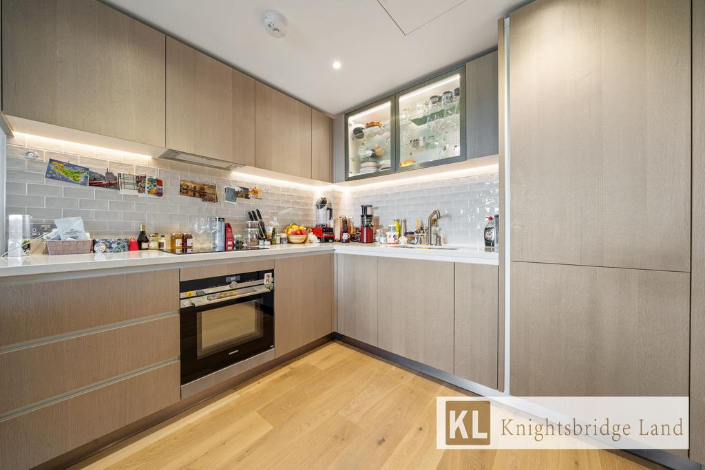 11 Palmer Road, London SW11 1 bed flat - £680,000