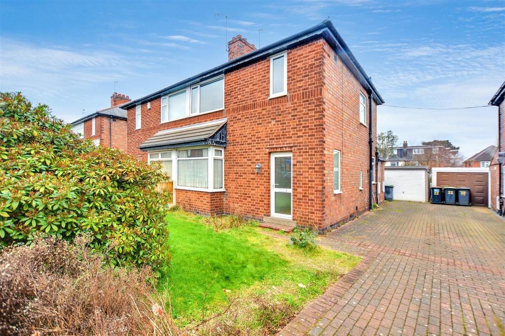 Hall Drive, Chilwell, Nottingham 3 bed semi-detached house - £250,000