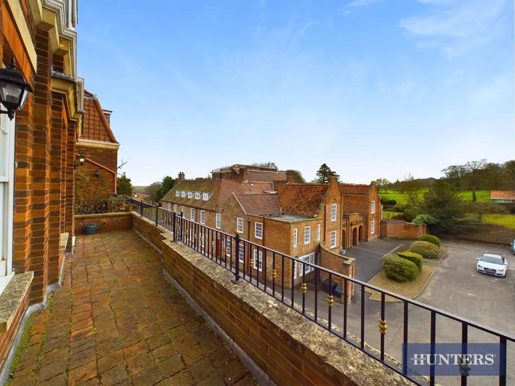 The Quadrangle, Hunmanby Hall, Filey 2 bed apartment - £150,000