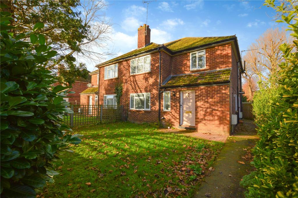 High Road, Byfleet, Surrey, KT14 2 bed maisonette - £1,500 pcm (£346 pw)