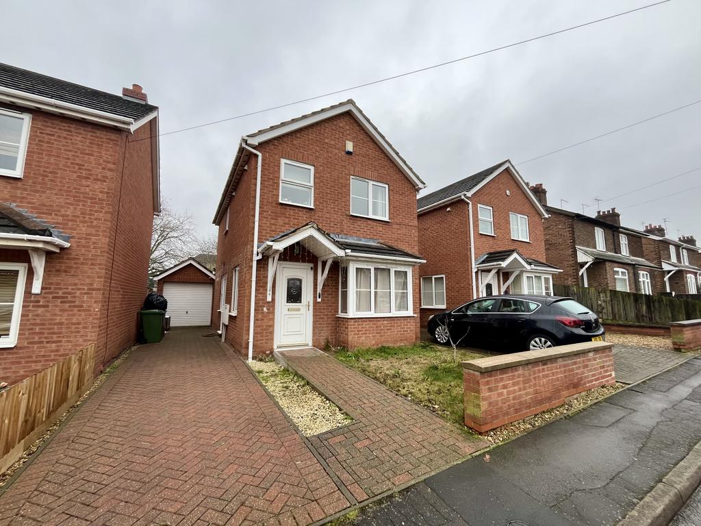 Wootton Avenue, PETERBOROUGH PE2 3 bed detached house for sale - £260,000