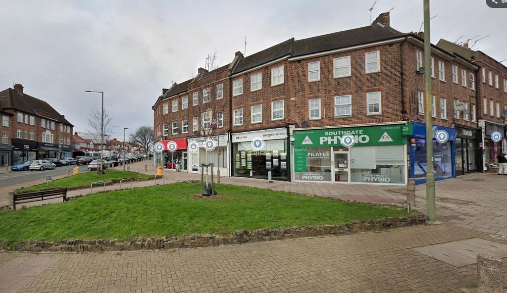 Hampden Square, Southgate, N14 Retail property (high street) - £2,125 ...