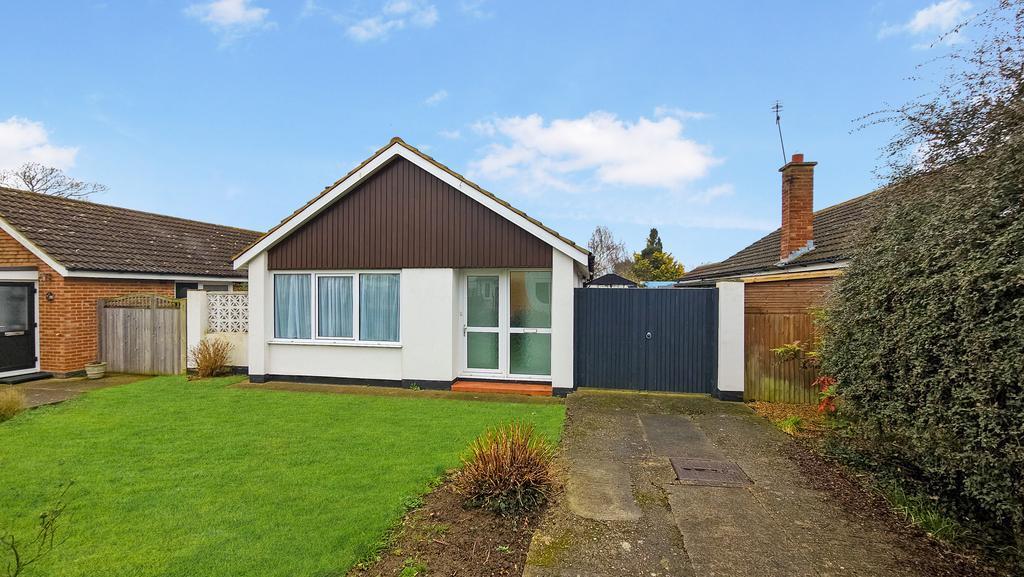 Hunters Forstal Road, Herne Bay, CT6 7BG 2 bed detached bungalow for ...