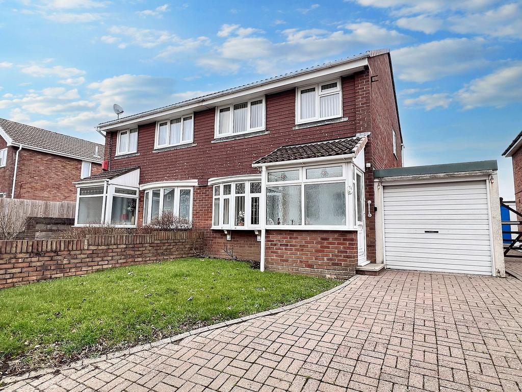 Kenson Close, Rhoose, CF62 3 bed semi-detached house - £240,000