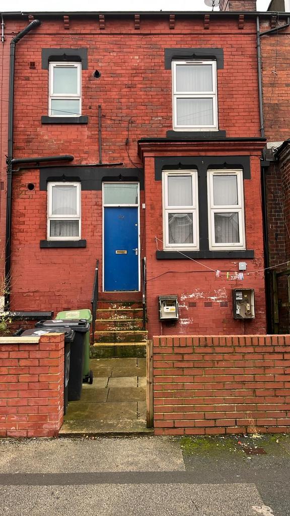 Sutherland Terrace, Leeds LS9 2 bed terraced house for sale - £75,000