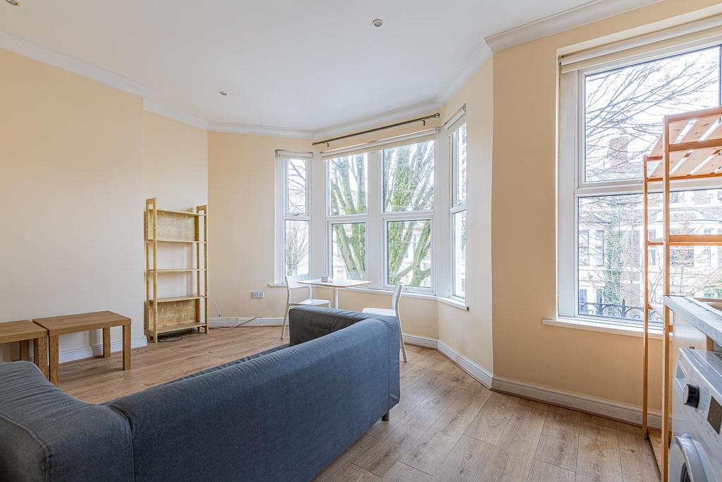 Connaught Road, Cardiff CF24 1 bed flat - £850 pcm (£196 pw)